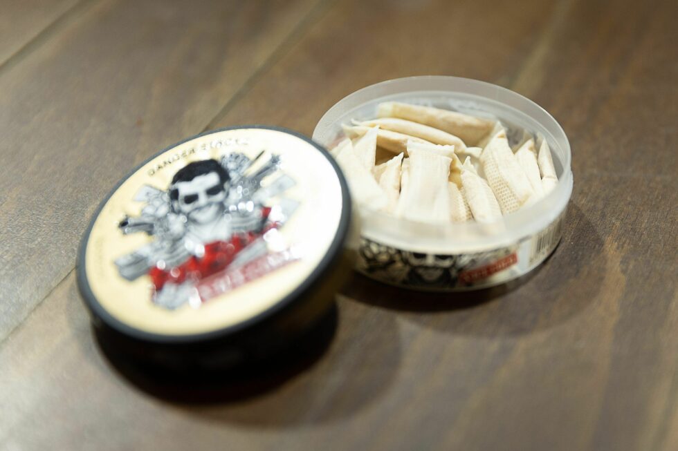 le snus décrypté : histoire, mode d’emploi et effets sur la santé 🧐🇸🇪